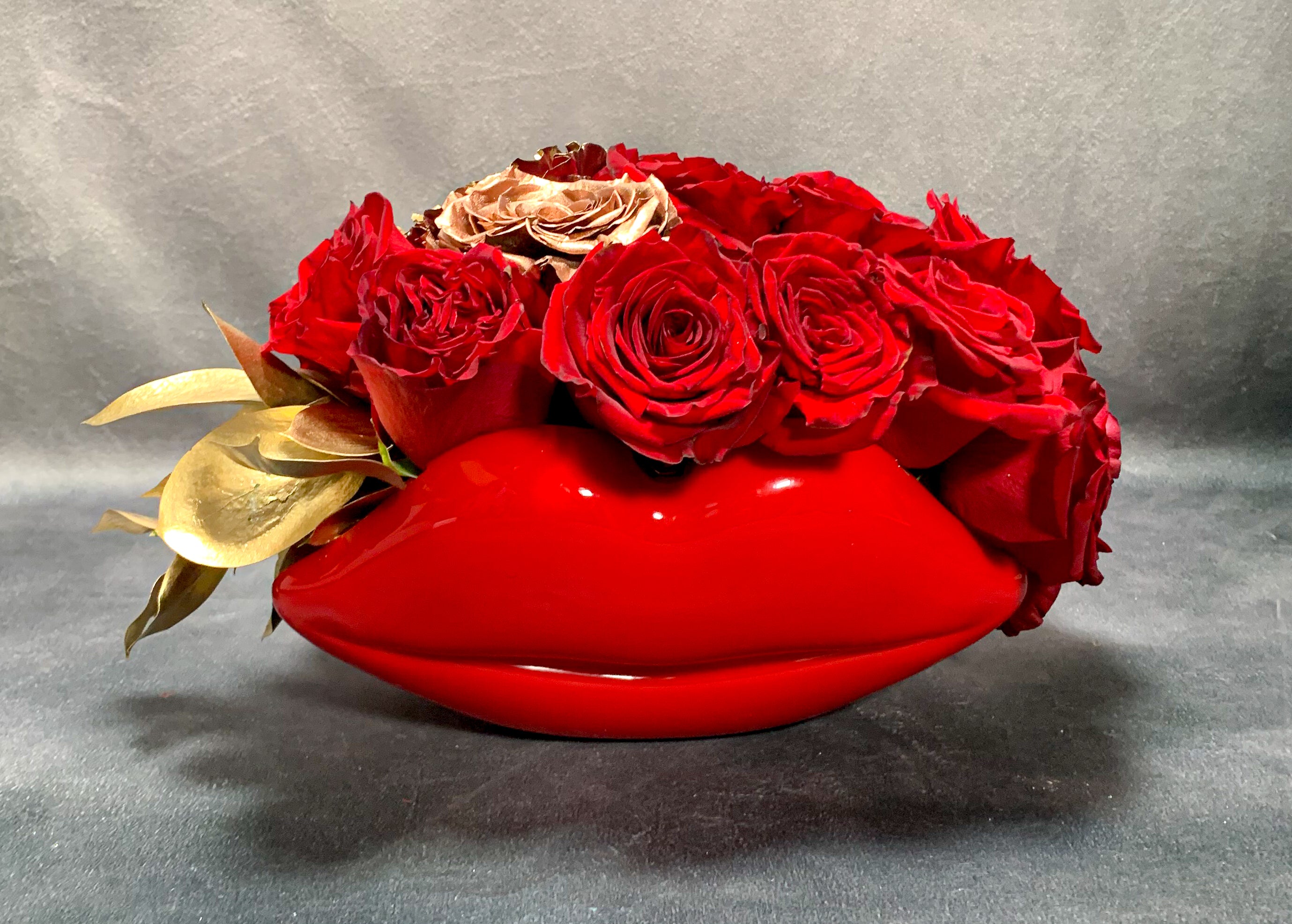 POISONOUS KISS – SEND A GIFT PR